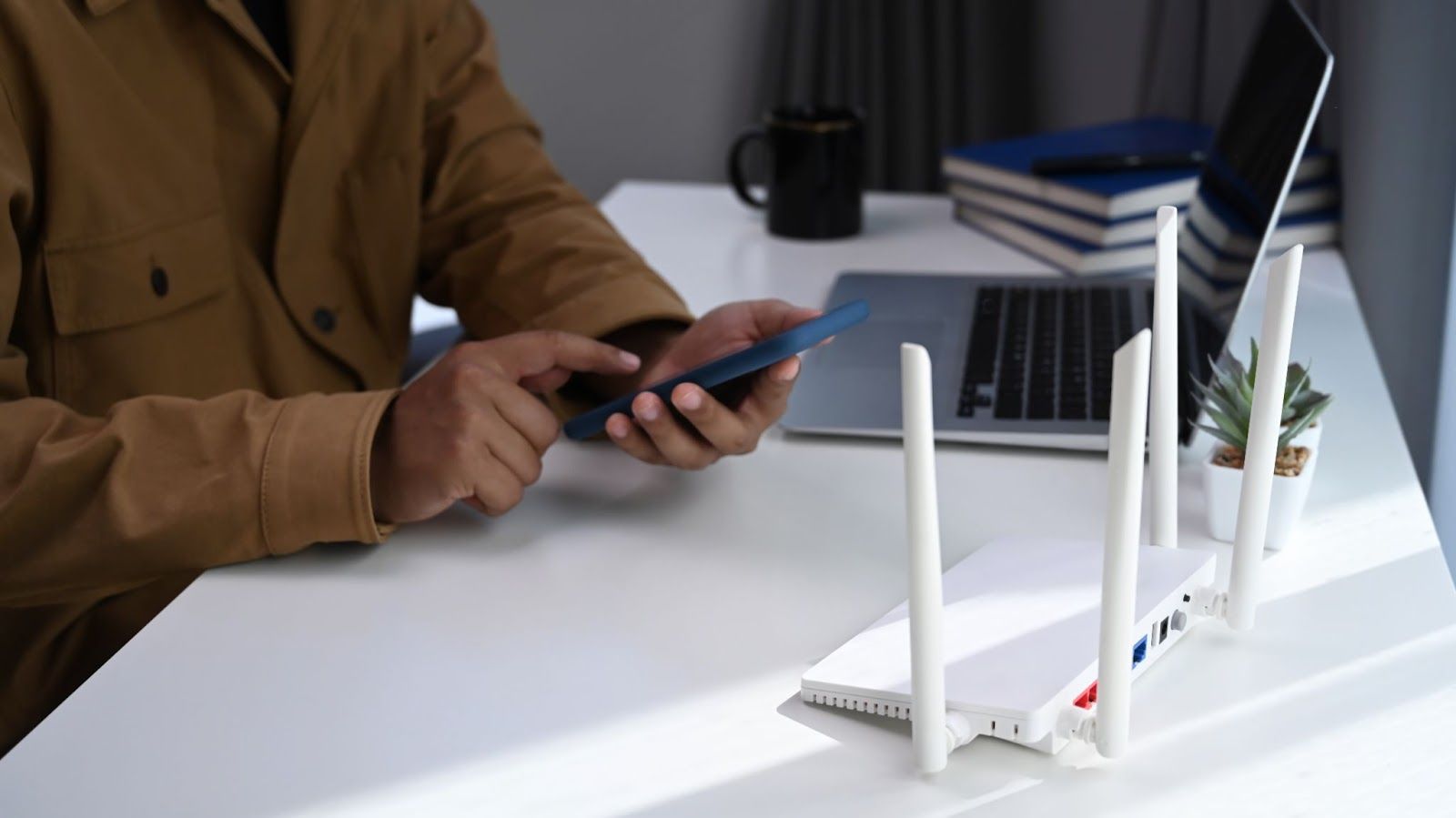 Apakah Pasang WiFi Harus Pakai Kabel Telepon? Ini Jawabannya!