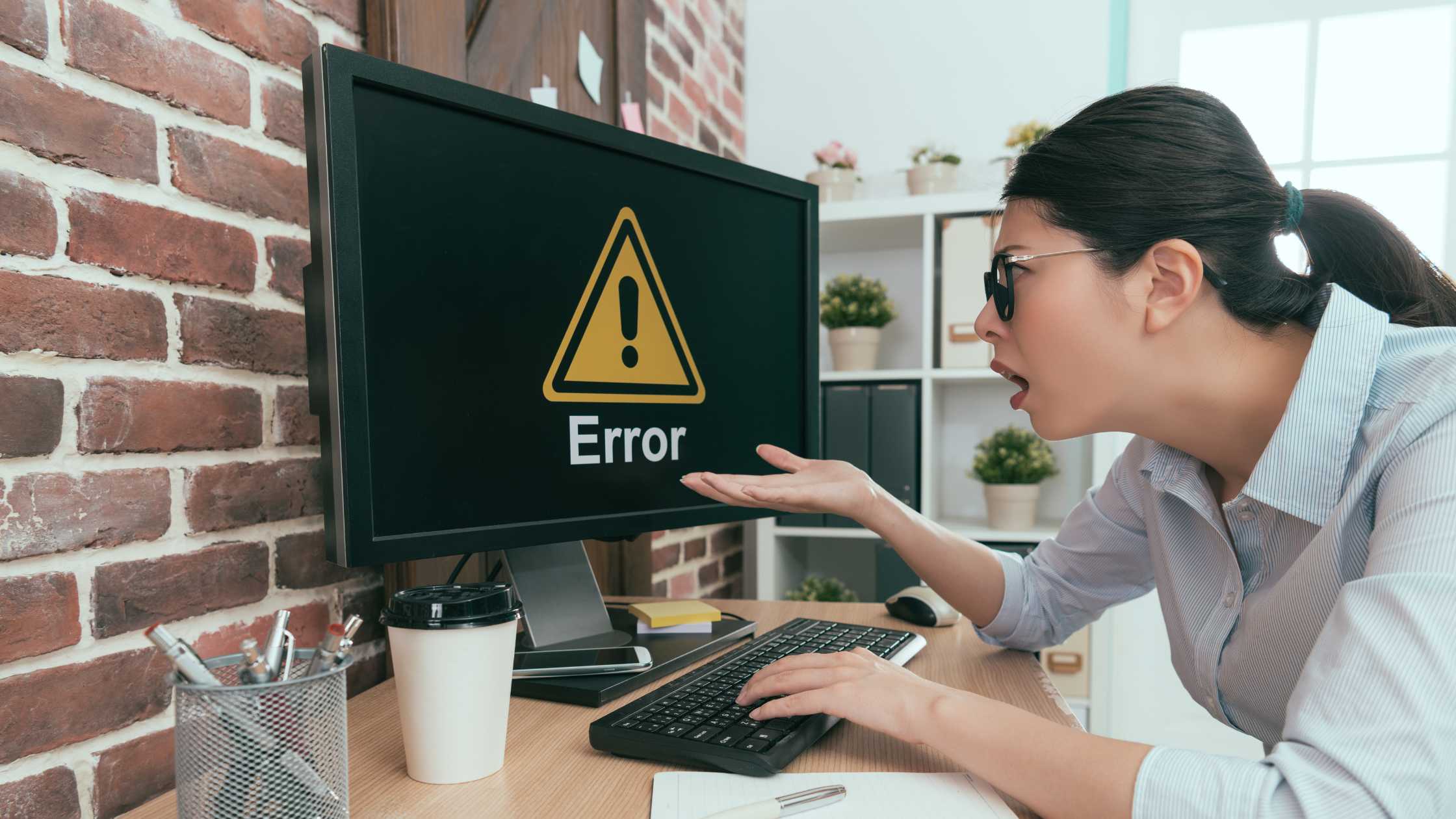 9 Cara Mengatasi Layar Hitam Laptop, Pahami Penyebabnya