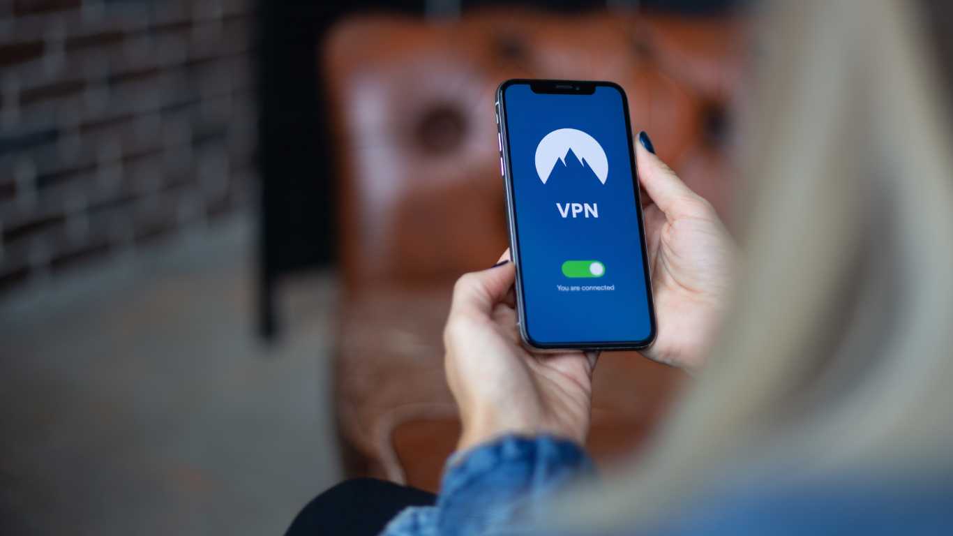 Cara Menggunakan VPN Di Laptop Dan HP Dengan Mudah