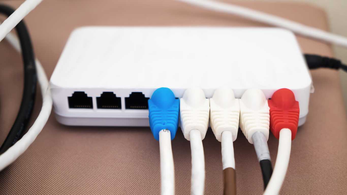 8 Perbedaan Hub Dan Switch Yang Perlu Diketahui, Apa Saja