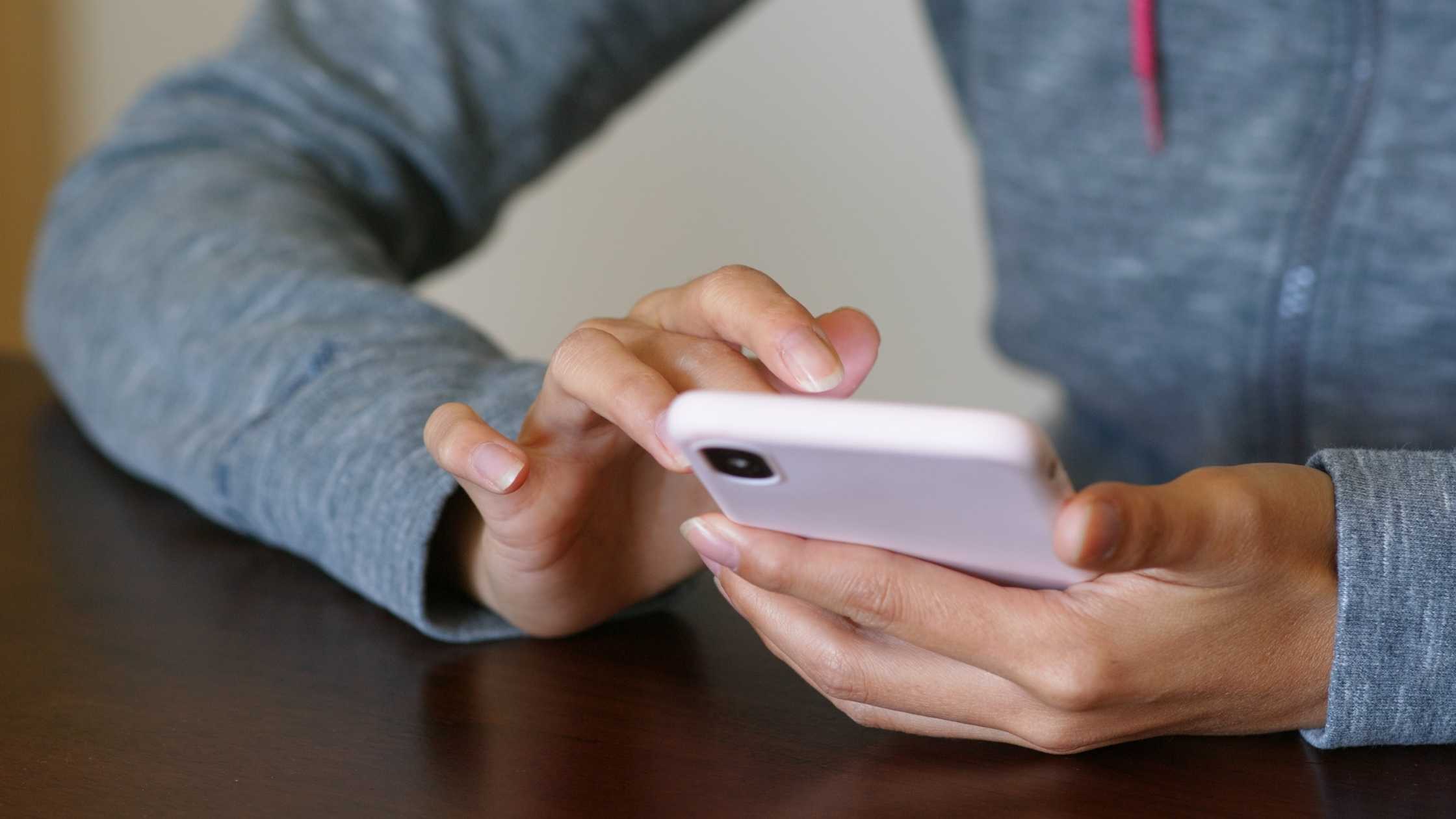 Konsep Perangkat Yang Digunakan Untuk Tetap Terhubung Secara Real-Time