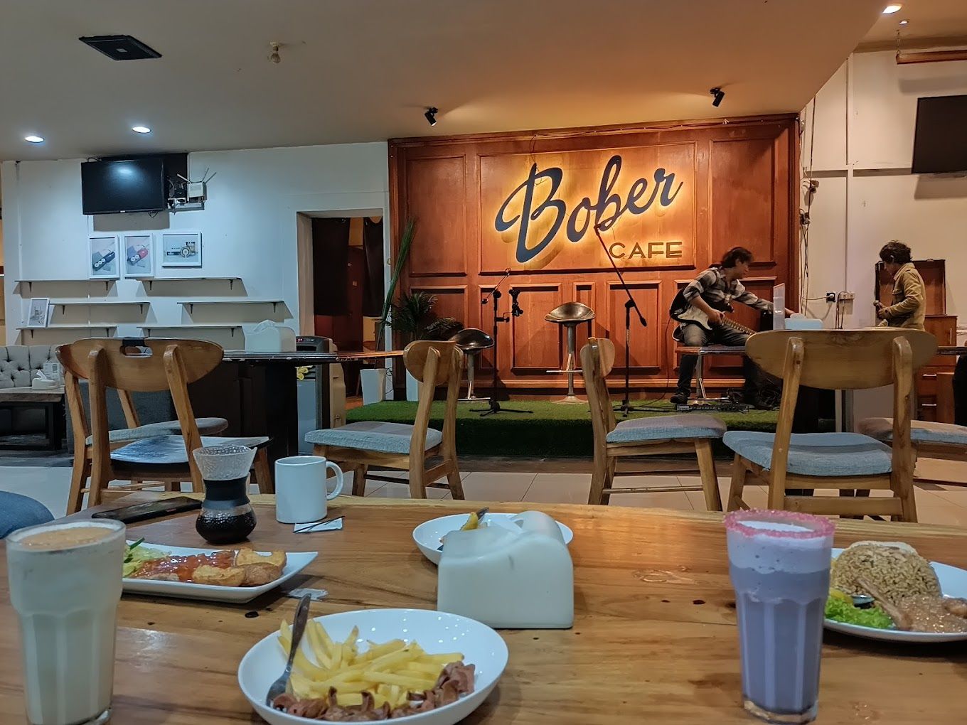 20 Cafe 24 Jam Bandung, Betah Nongkrong Sampai Pagi