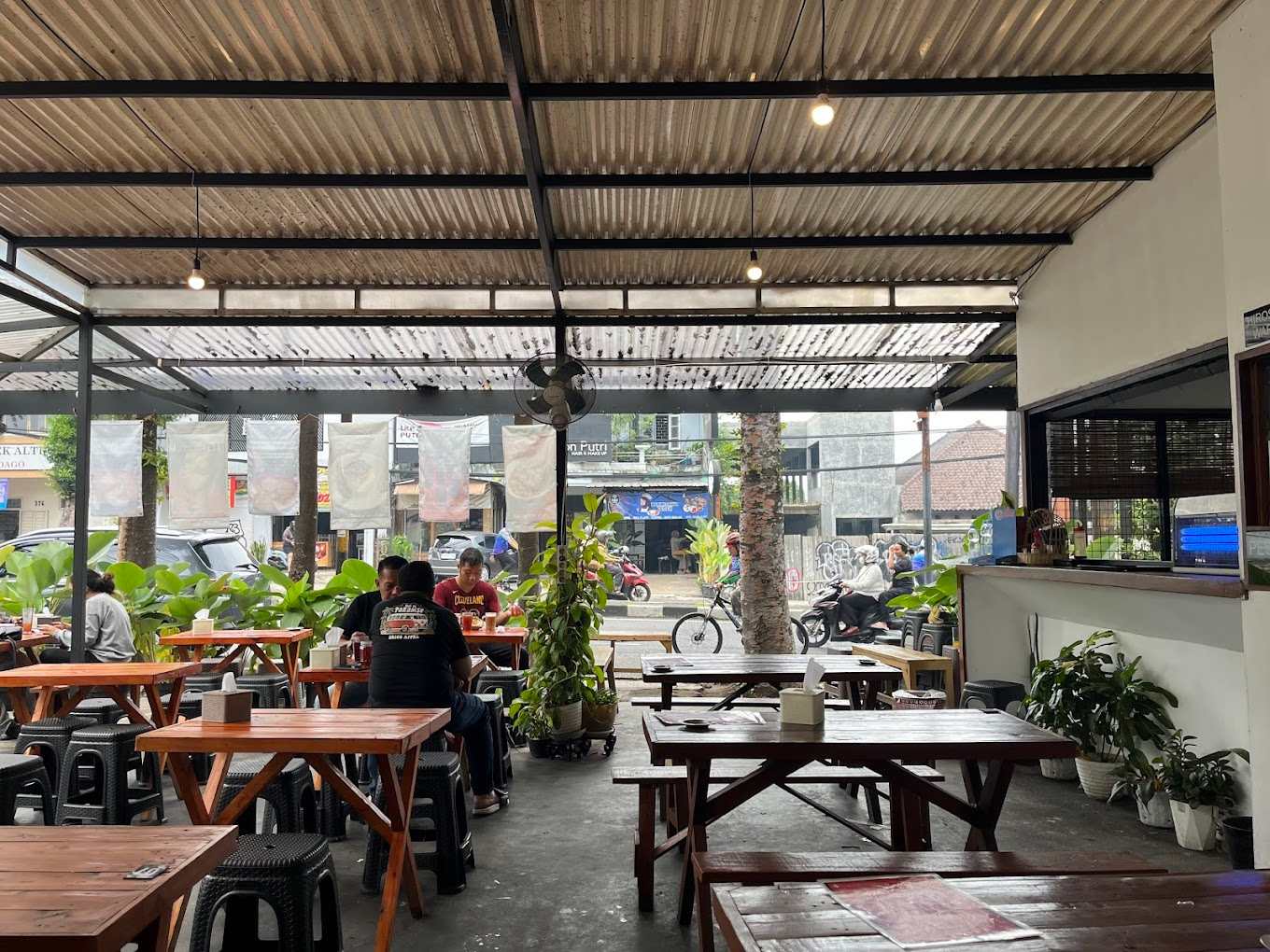 20 Cafe 24 Jam Bandung, Betah Nongkrong Sampai Pagi